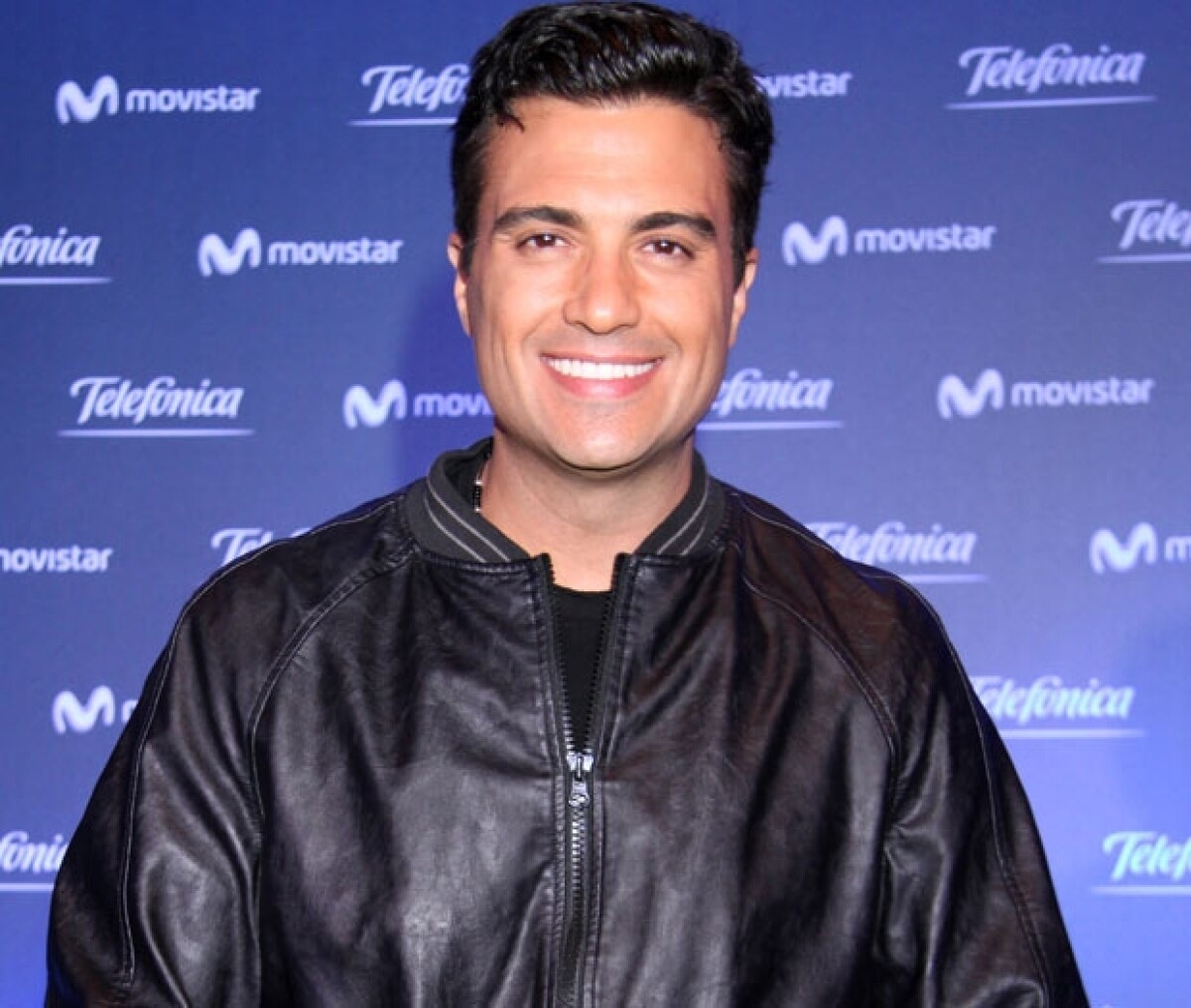 Jaime Camil celebra primer año de casado y ya busca segundo bebé