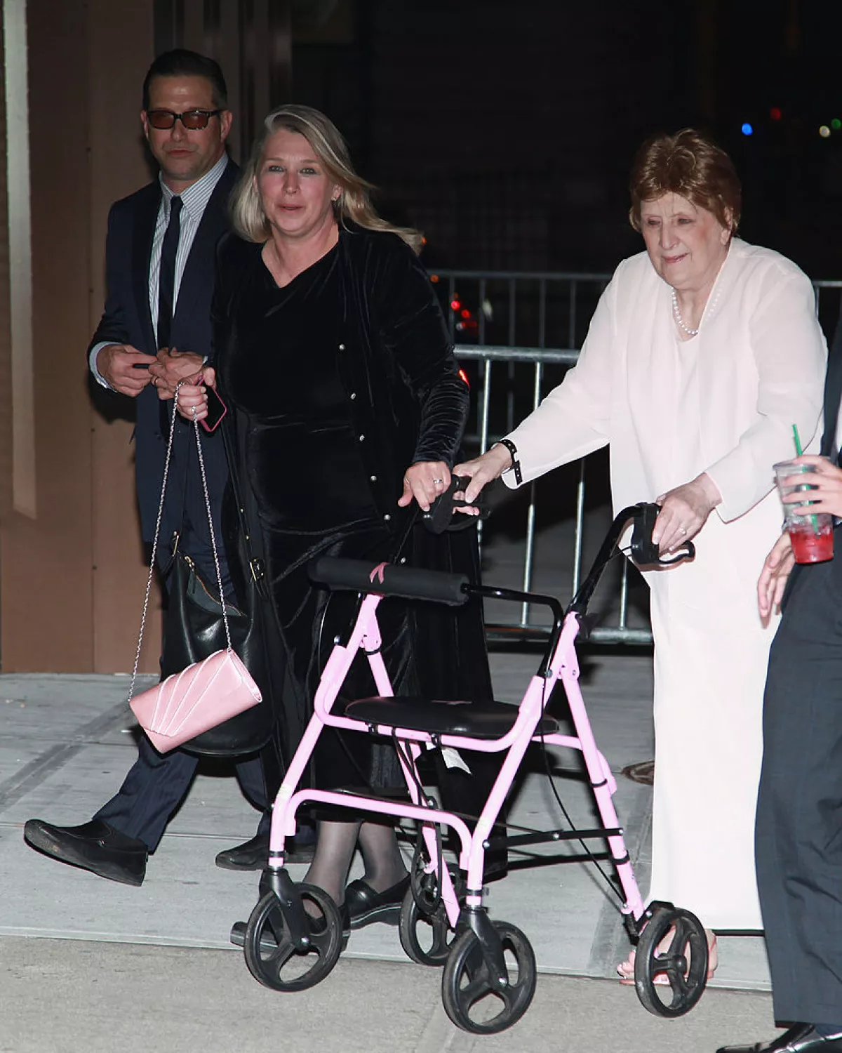 Muere la mamá de Alec Baldwin a los 92 años; así la despide