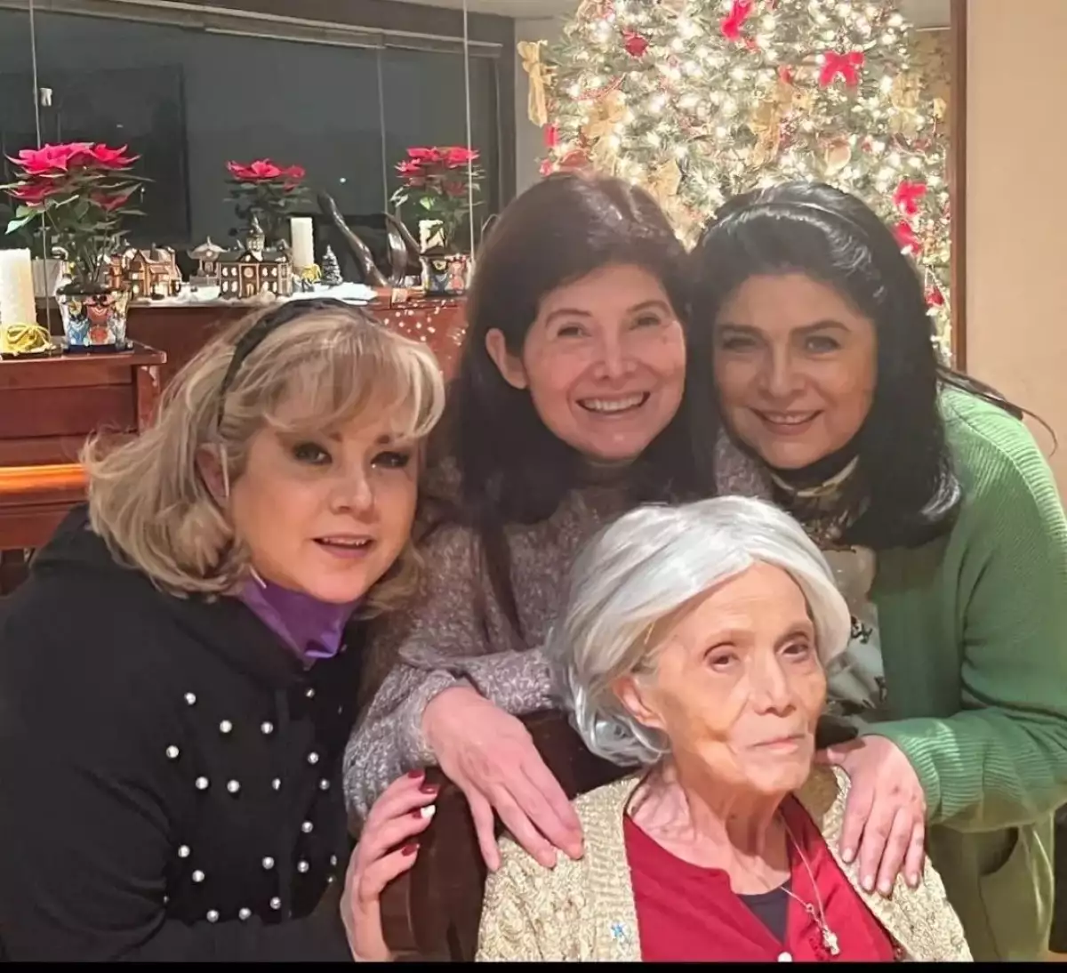 Reaparece Gaby Ruffo en redes para celebrar su cumpleaños con Victoria