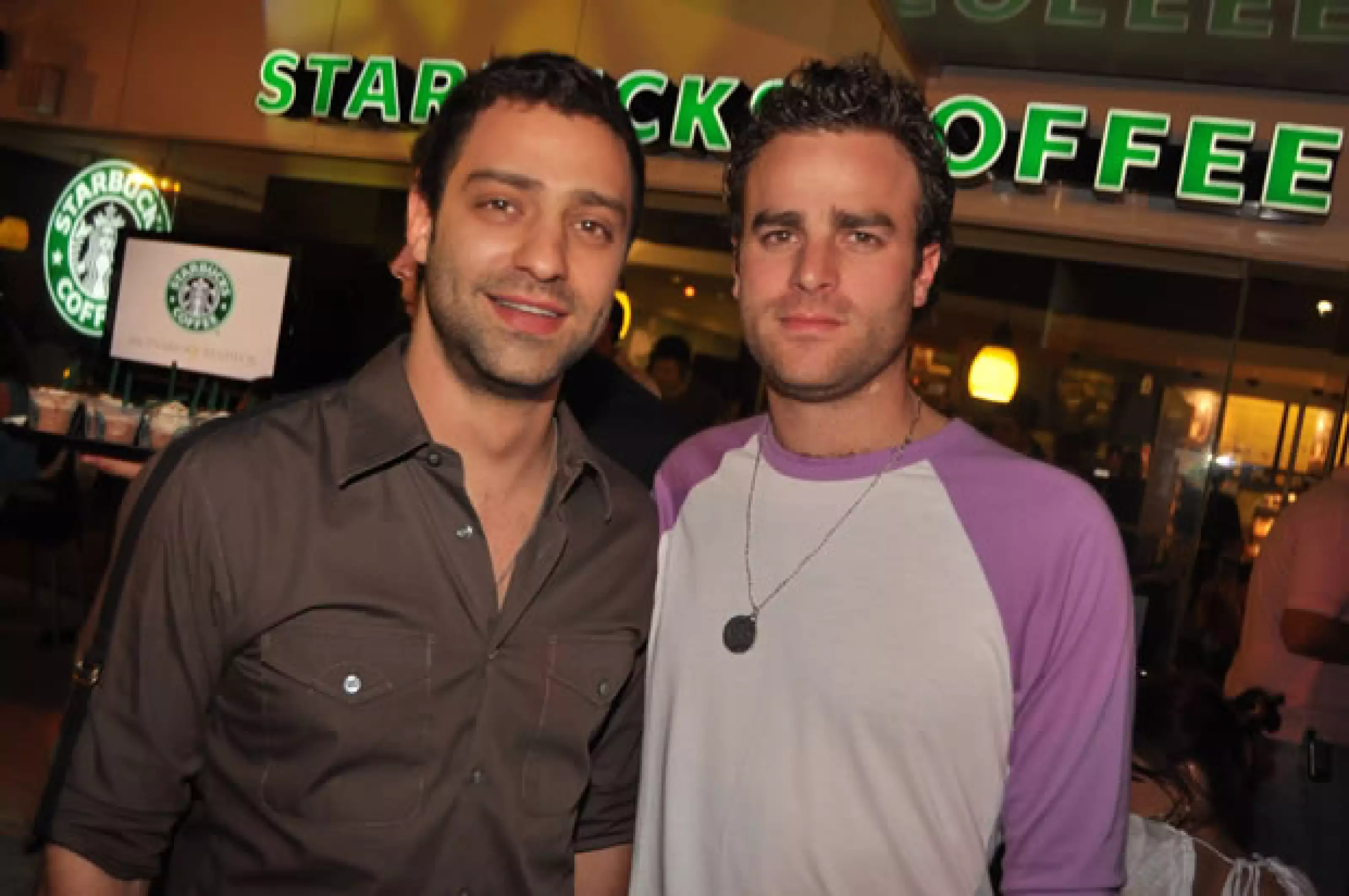 Ari y Max en el aniversario de Starbucks