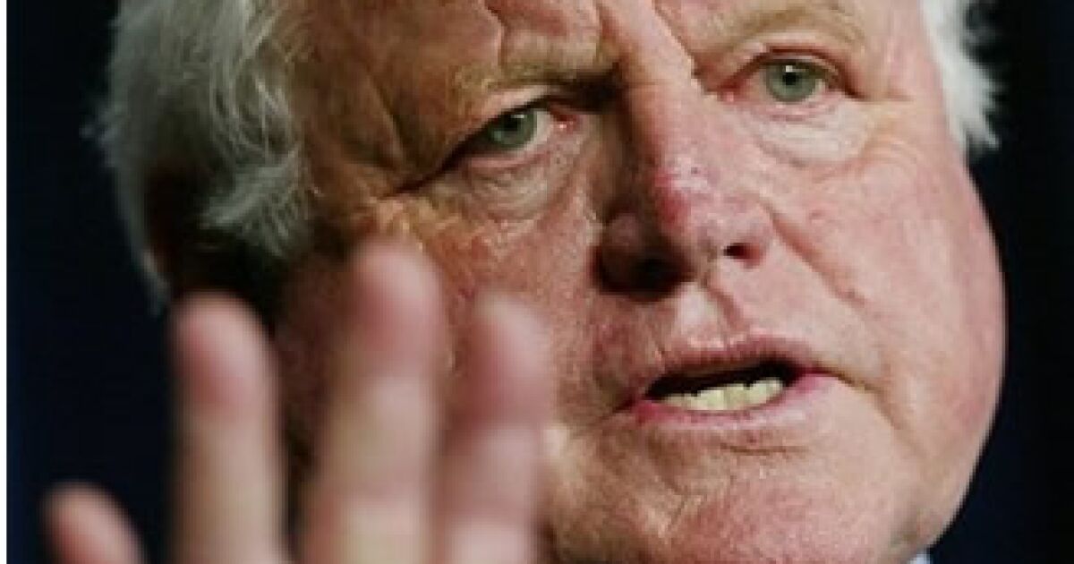 Edward Kennedy fallece a los 77 años