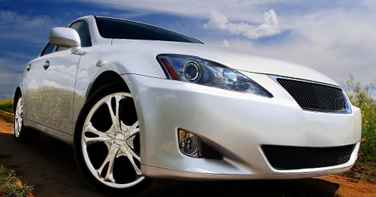 El blanco aperlado es el color del año para autos