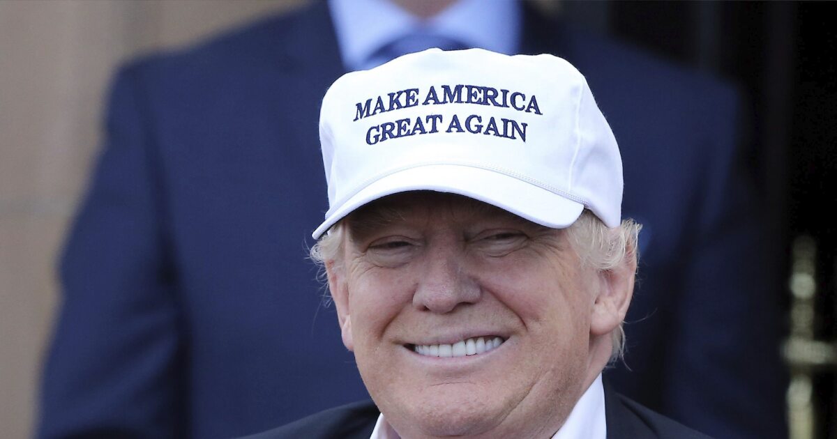 La historia detrás de la gorra de Donald Trump