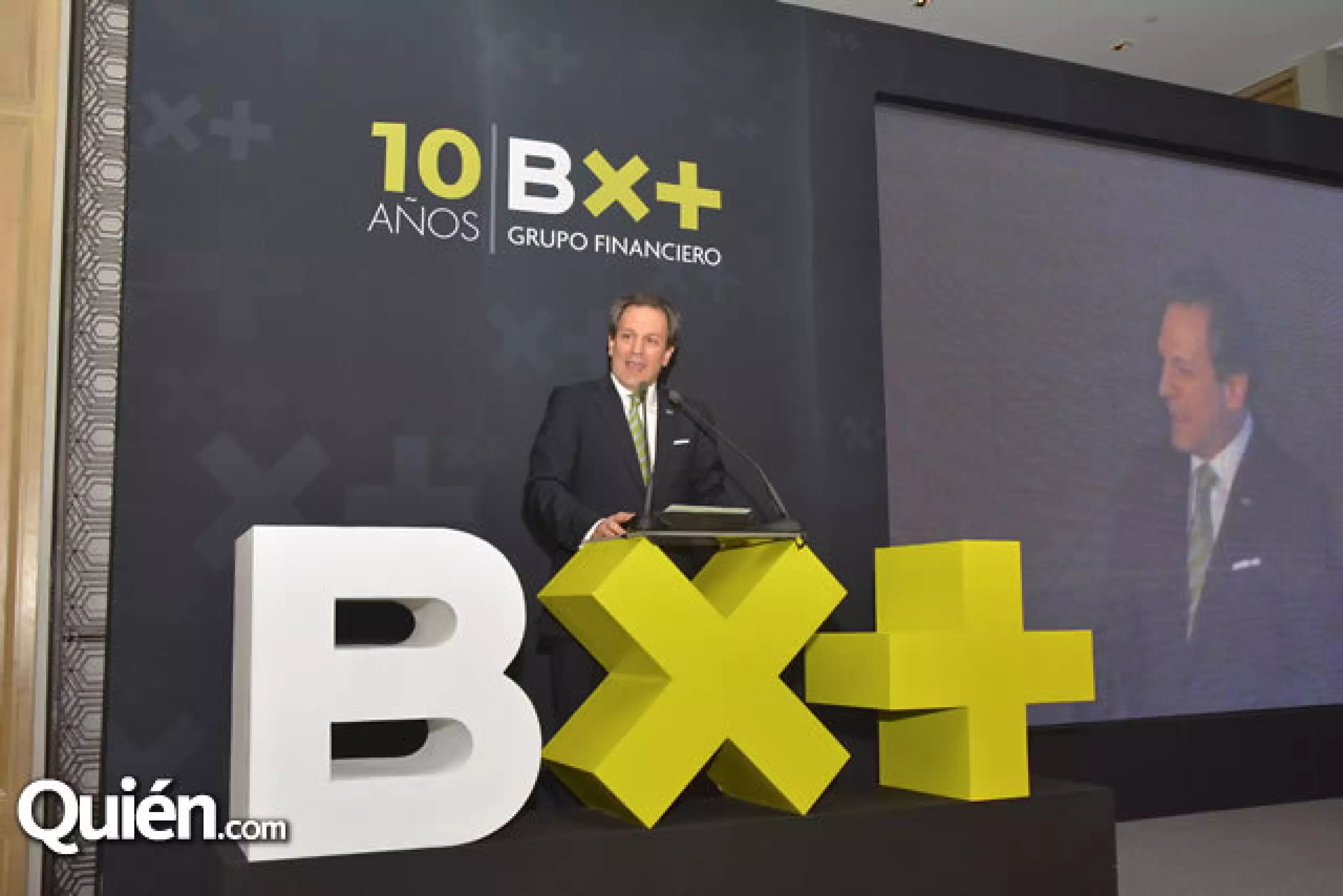 Celebran aniversario del banco BX+