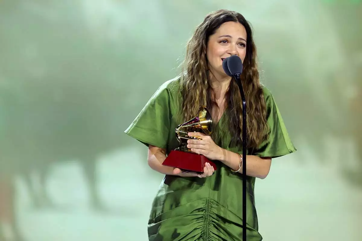Natalia Lafourcade conmemora el 8M con estreno del video 'María la ...