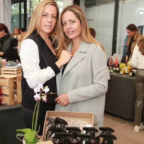 Isabel y Ana Paula de Haro en la primer edición de la venta ANI