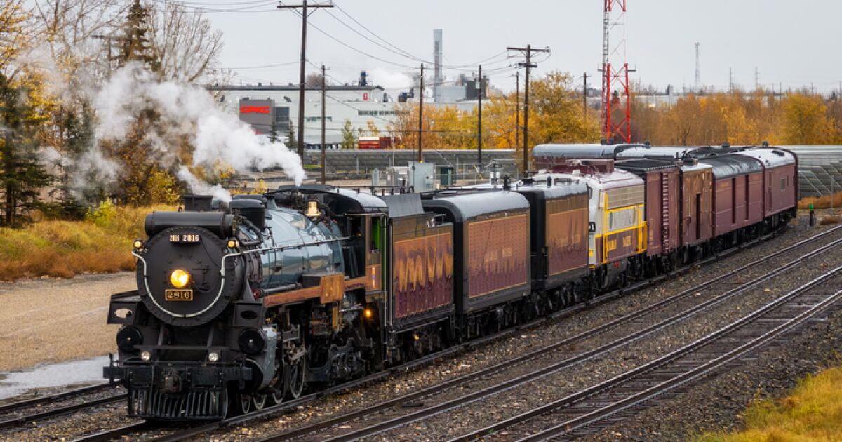 Así de antiguo es el tren de vapor La Emperatriz, esta es su historia