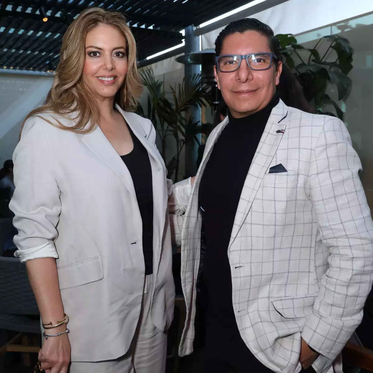 Claudia Estrada presenta su libro "Lo de afuera se te acaba"