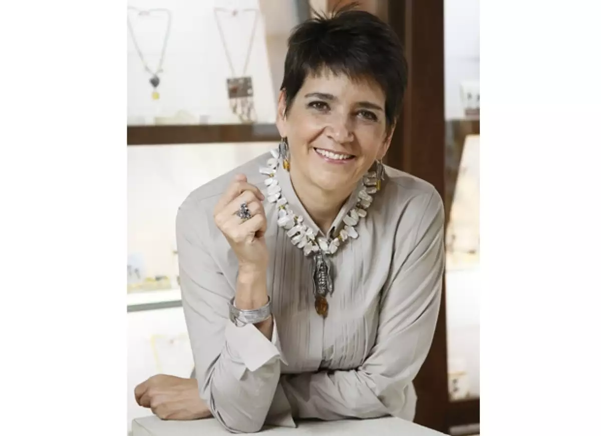 ¿Quién es Flora María, la escultora de joyas?