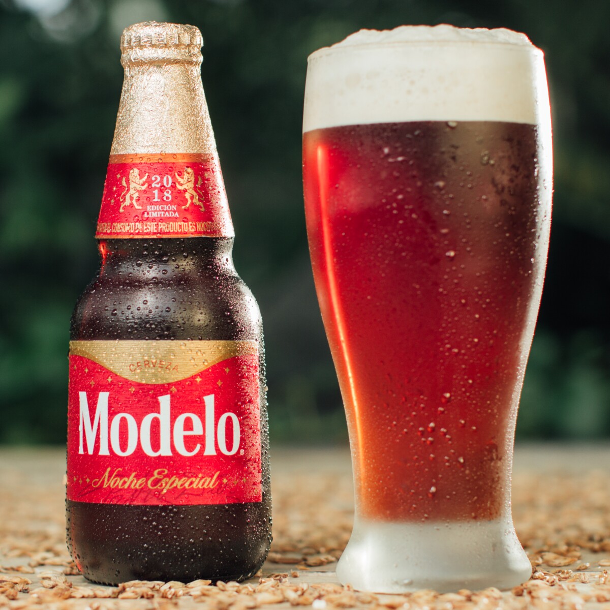Modelo celebra la Navidad en octubre con una cerveza edición limitada