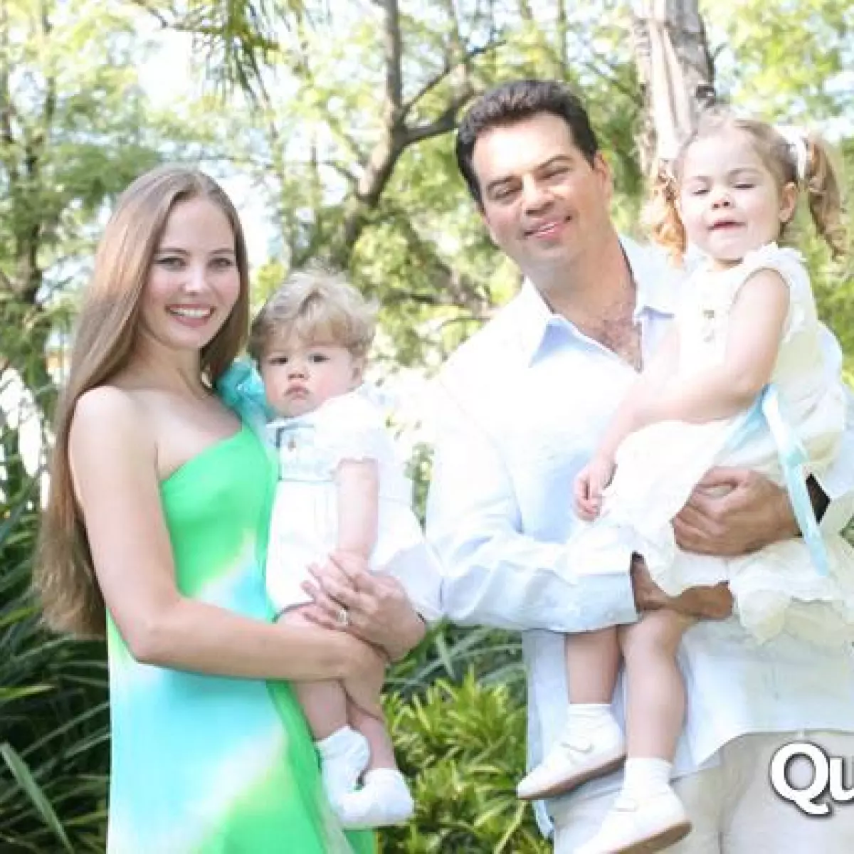 Ricardo y Alina Estrada bautizan a su hijo