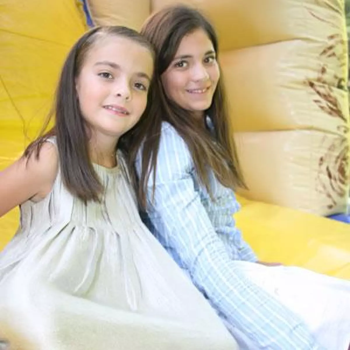 Ricardo y Alina Estrada bautizan a su hijo