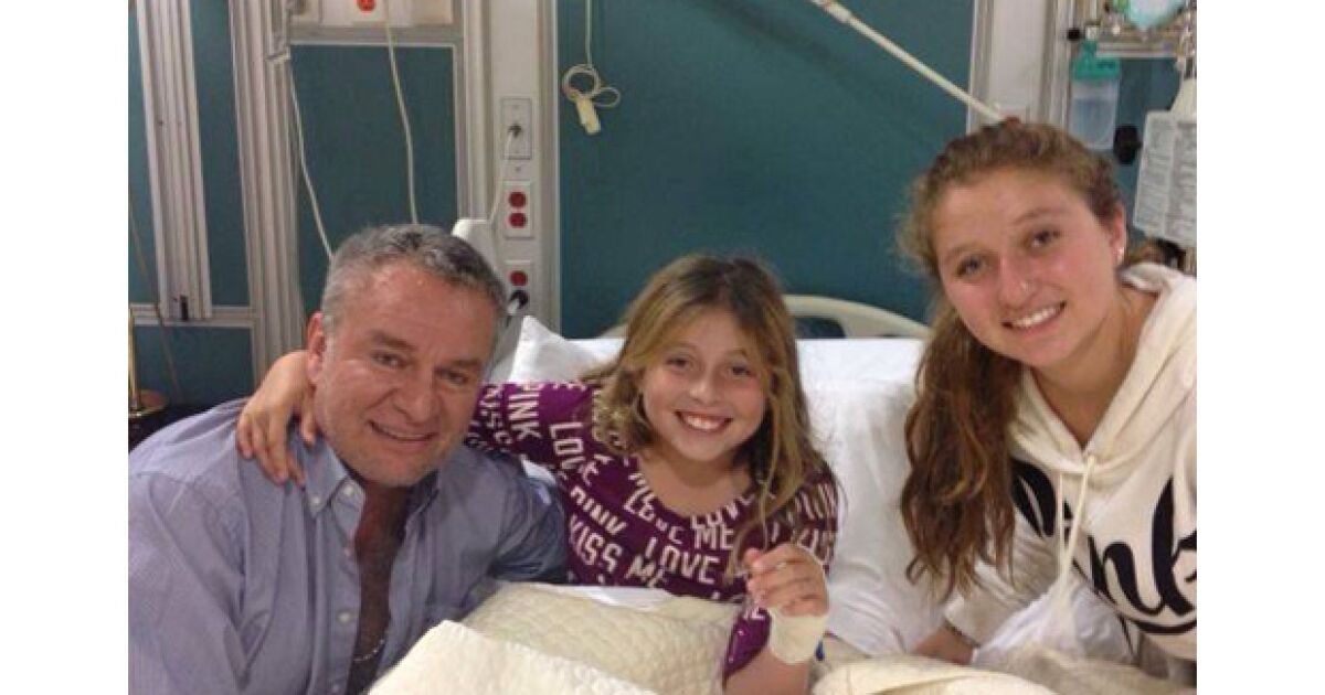 EPN y "El Güero" Castro visitan a Regina Castro en el hospital