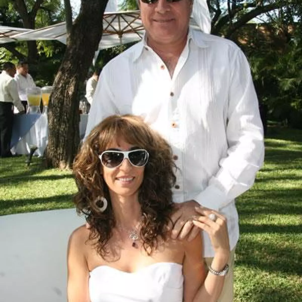 Ricardo y Alina Estrada bautizan a su hijo