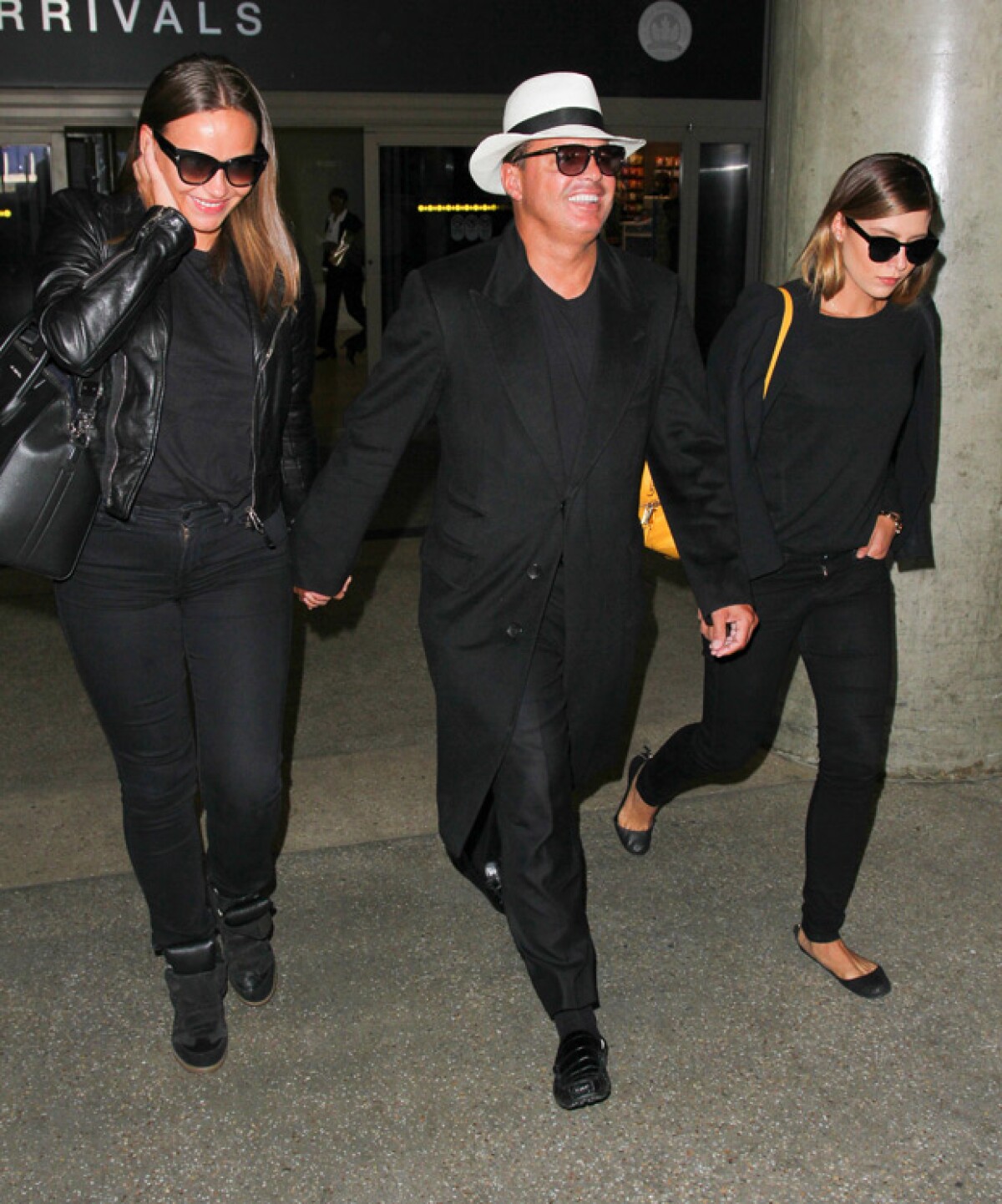 Luis Miguel es captado con su novia y Michelle Salas en Los Ángeles