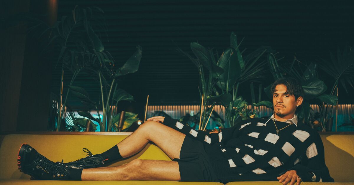 Omar Apollo nos habla sobre su estilo y su deseo de hacer música en español