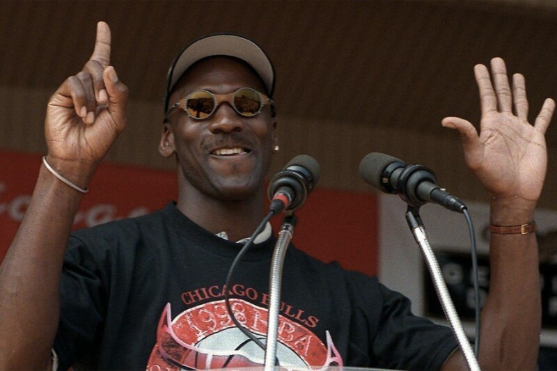 Las gafas de sol favoritas de Michael Jordan que aparecieron en The ...