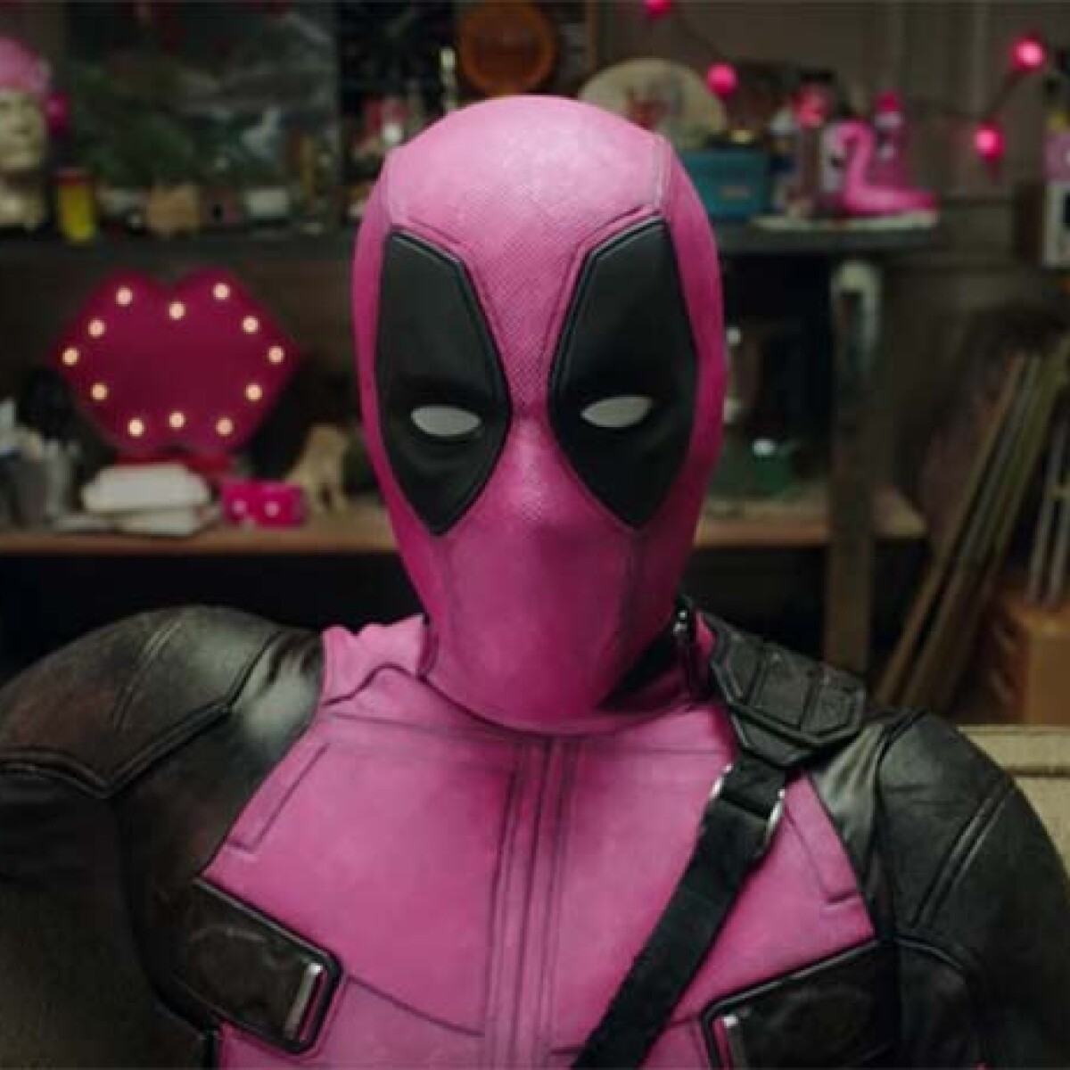 Deadpool se viste de rosa y aquí te decimos la razón