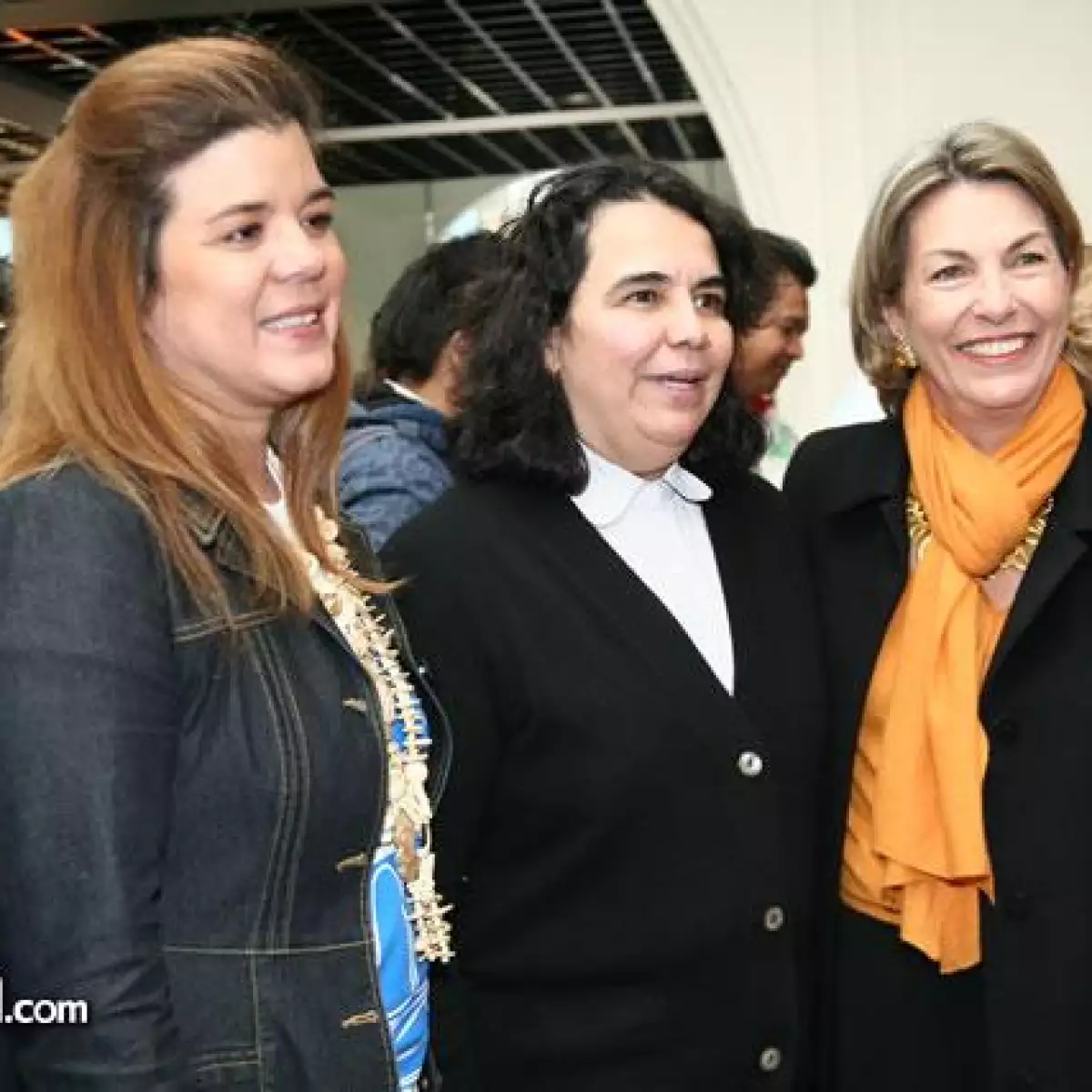 Consuelo Sáizar y Ceci Moctezuma apoyan a los artesanos