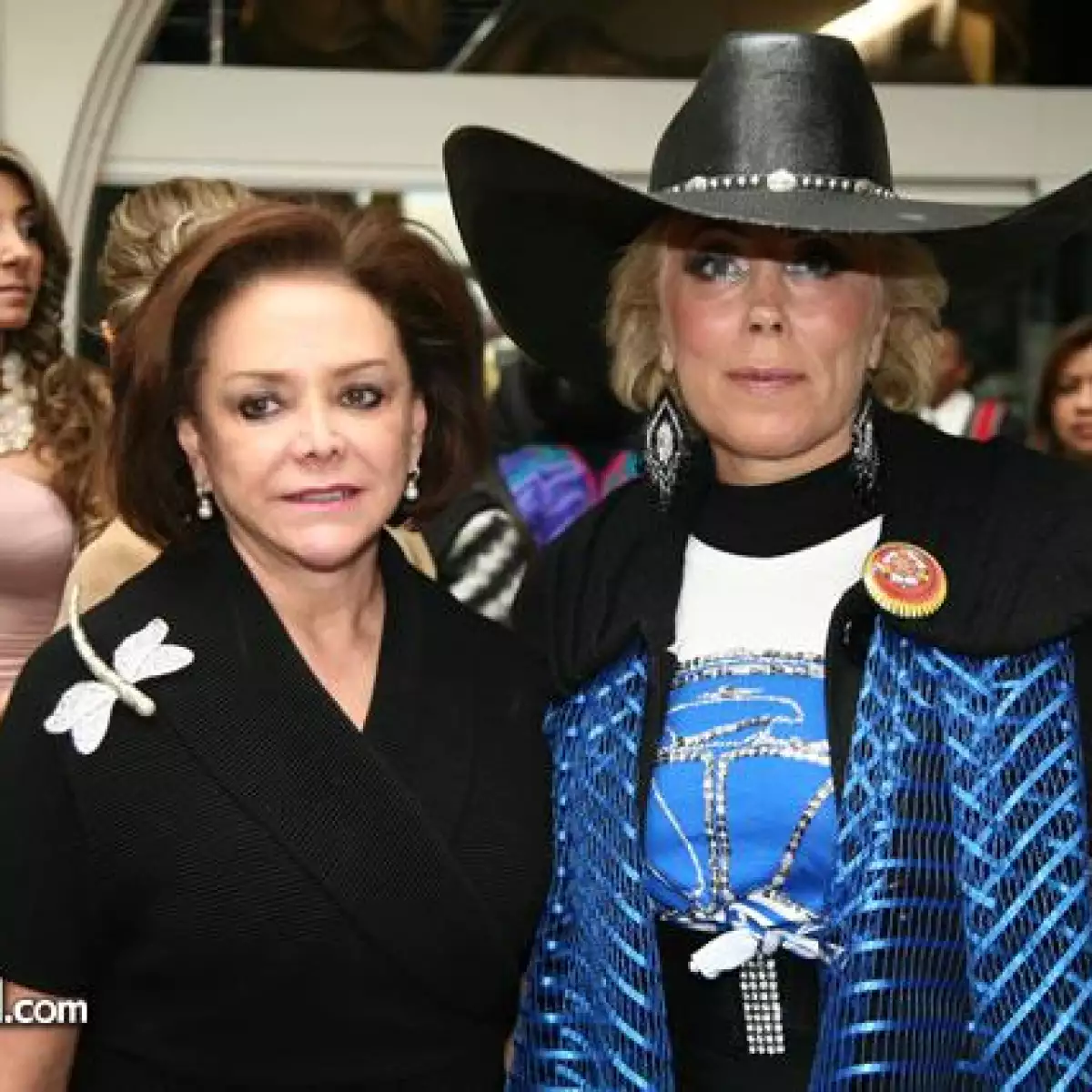 Consuelo Sáizar y Ceci Moctezuma apoyan a los artesanos