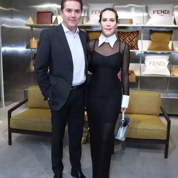 Mariana Otero y Alejandro Basteri en la apertura de la flagship de ...