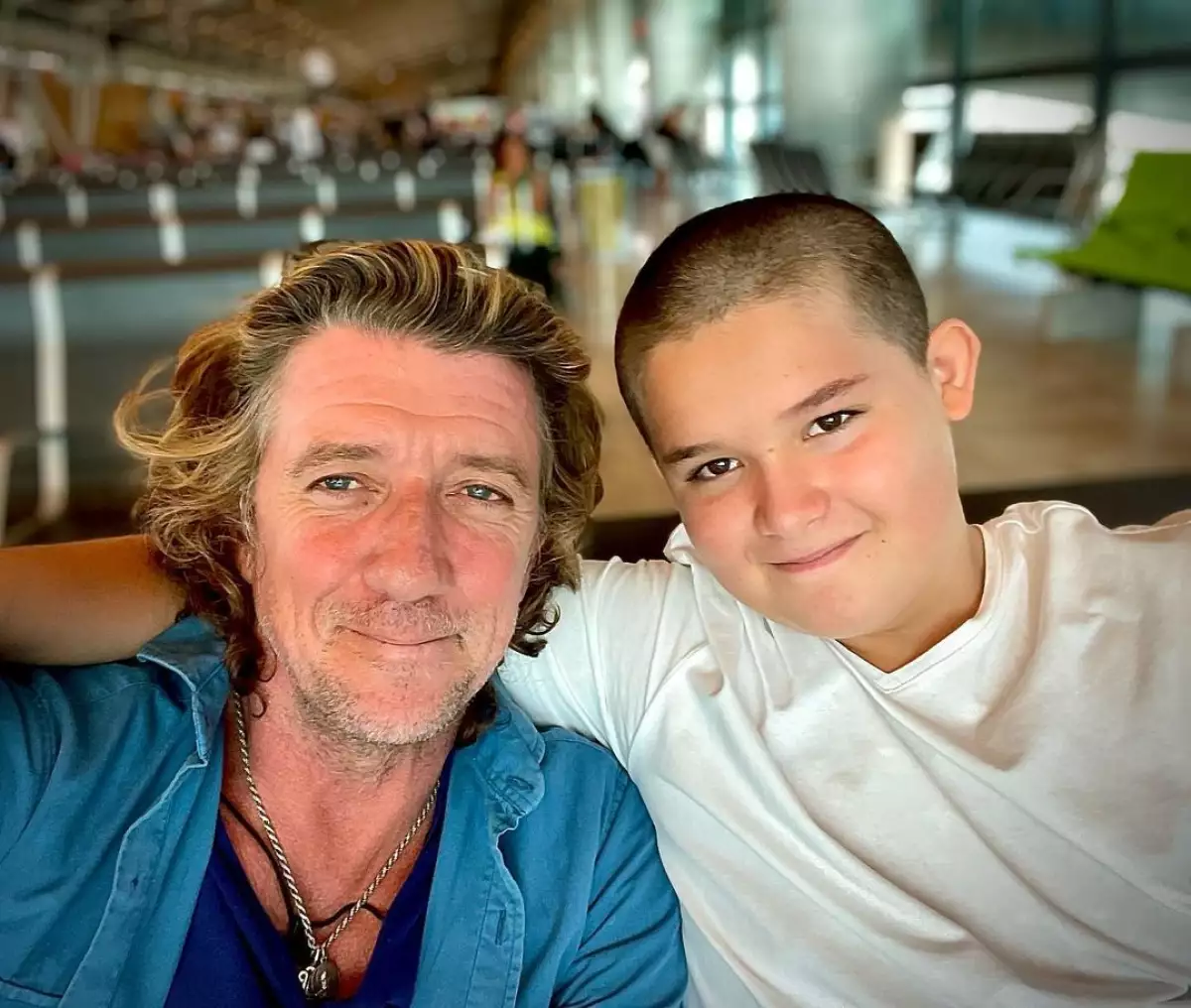 Andrea, hijo de Paulina Rubio, ya es todo un adolescente y cambia de look