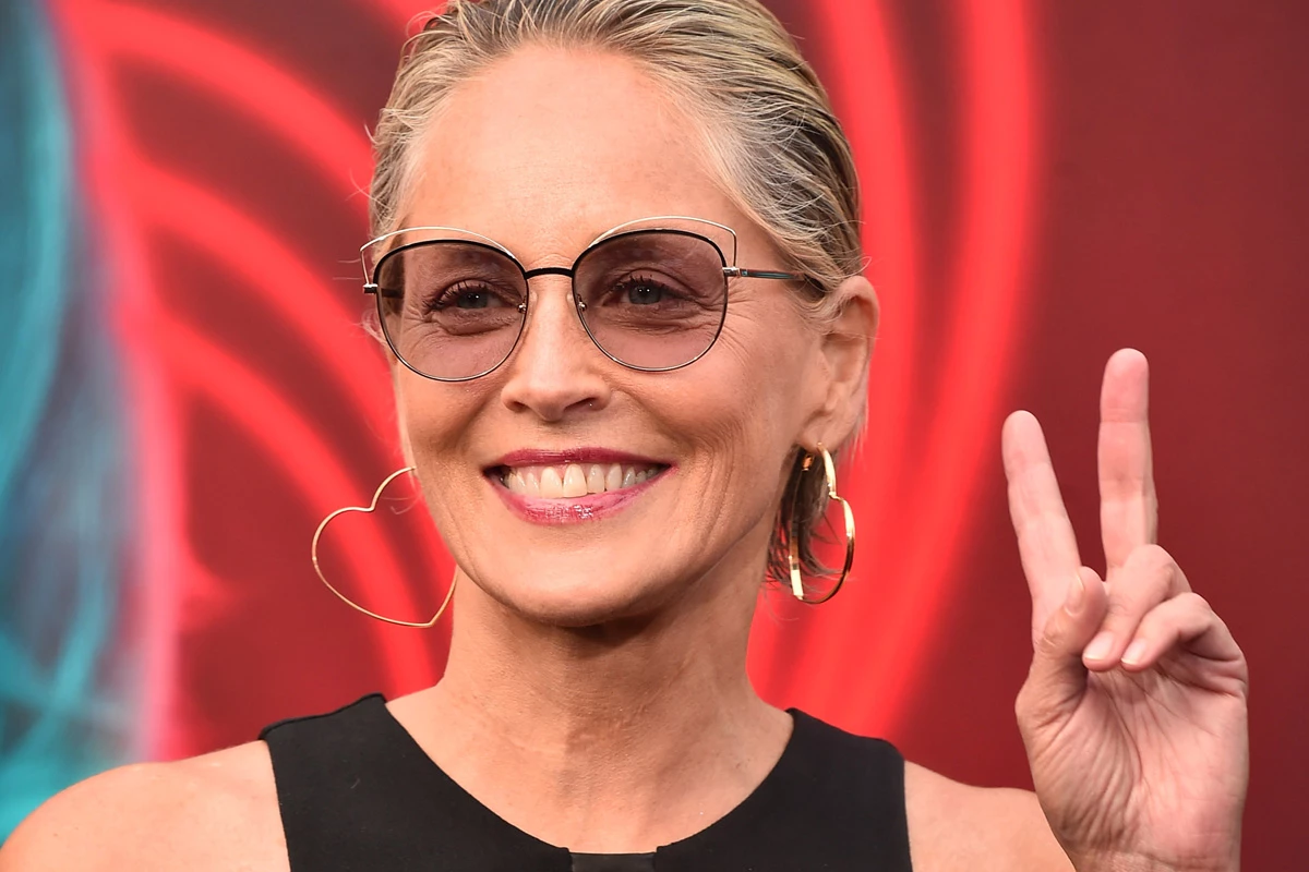 Sharon Stone se quedó con el vestido blanco de ‘Bajos instintos’