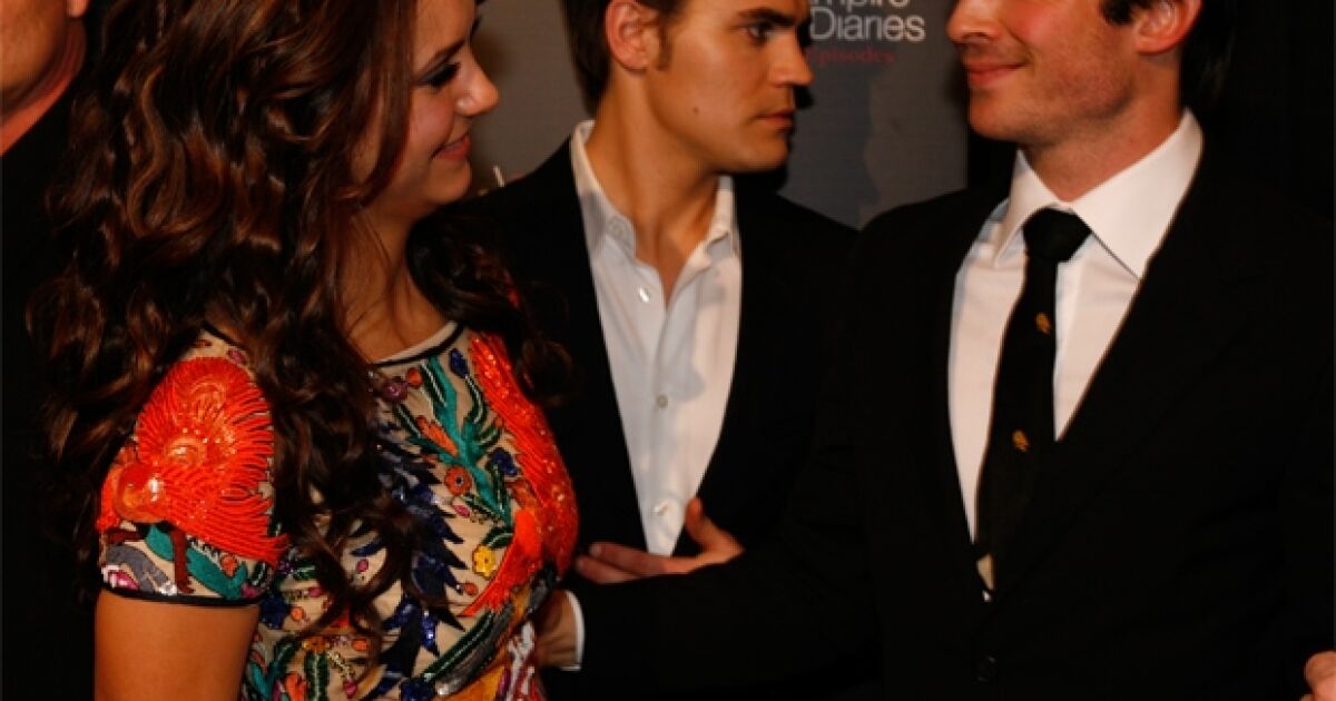 Tras romper con Derek, Nina ve a Ian en fiesta de The Vampire Diaries