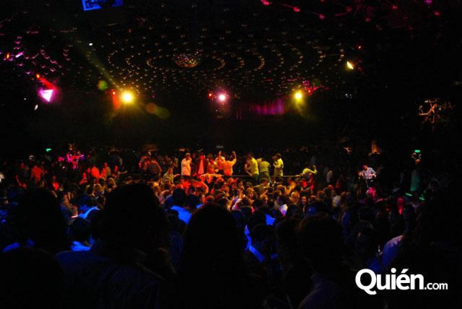 Rodrigo Cuevas de antro en Antara