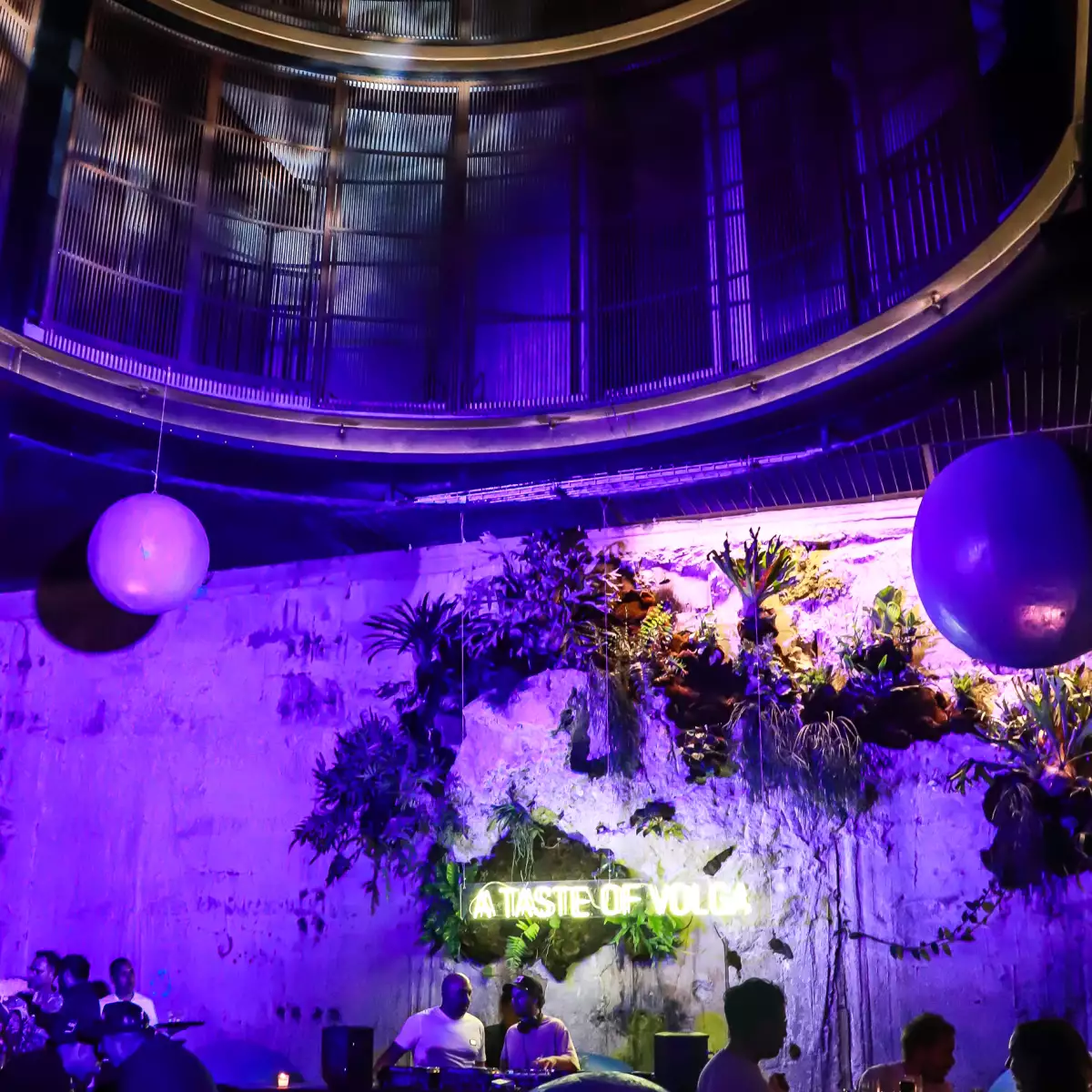 Alan Salomón y Nabille Fillat en la inauguración de Volga