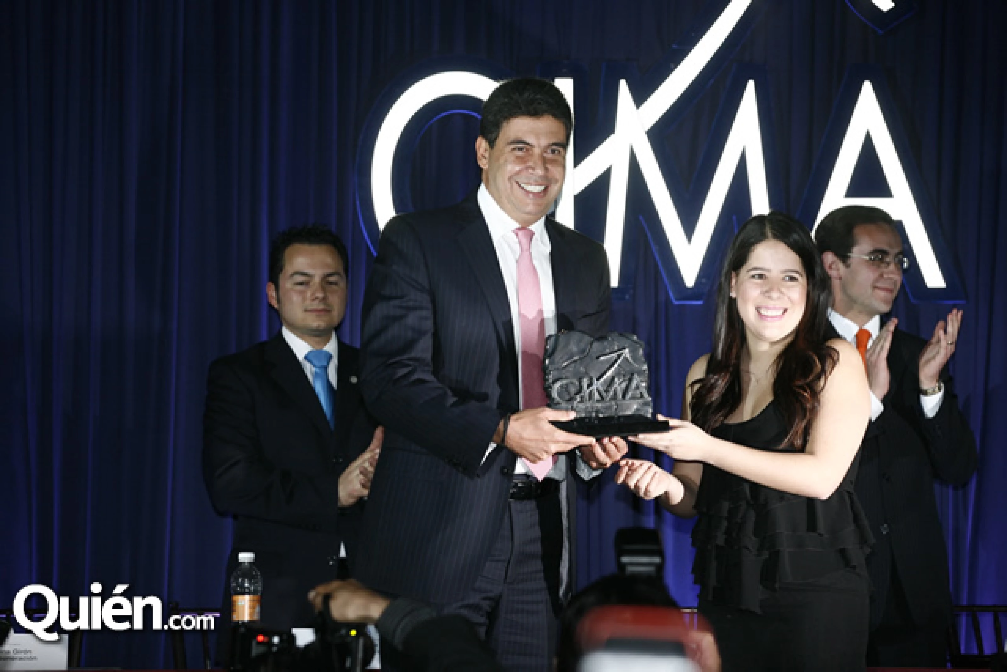 Arturo Elías Ayub premio al líder del año