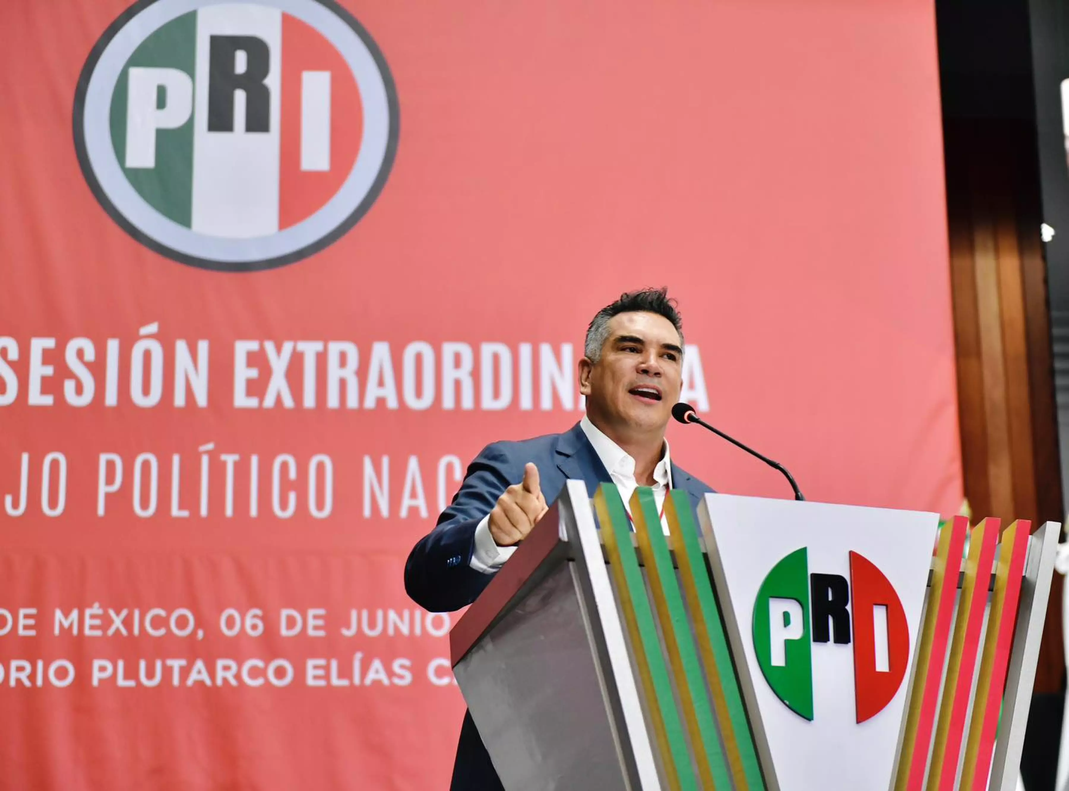 'Alito' Moreno no descarta que el PRI cambie de siglas y logo