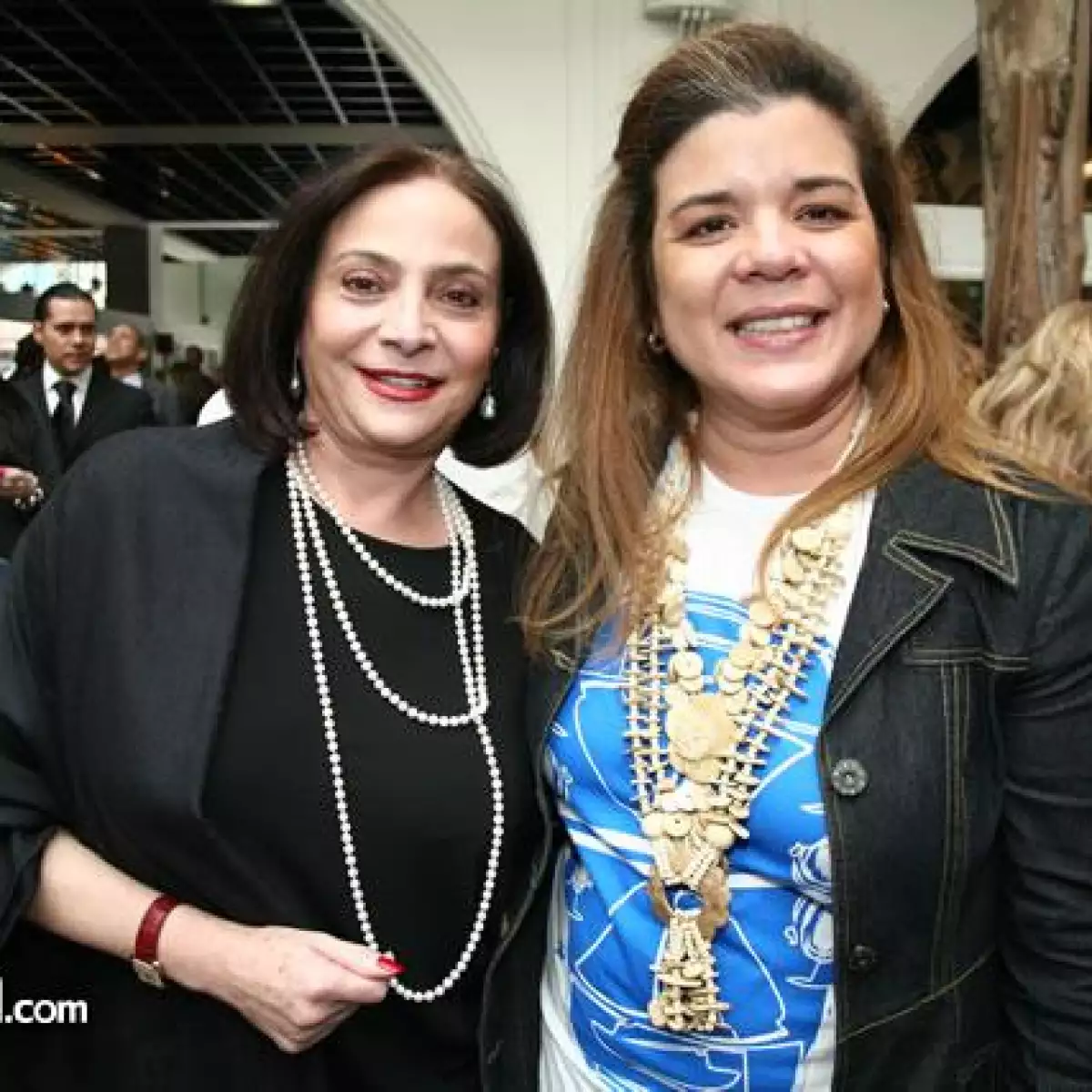 Consuelo Sáizar y Ceci Moctezuma apoyan a los artesanos