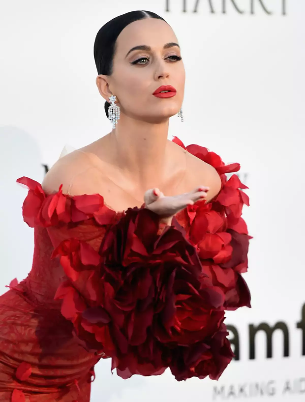 Katy Perry vuelve a tomar alcohol tras pacto de sobriedad