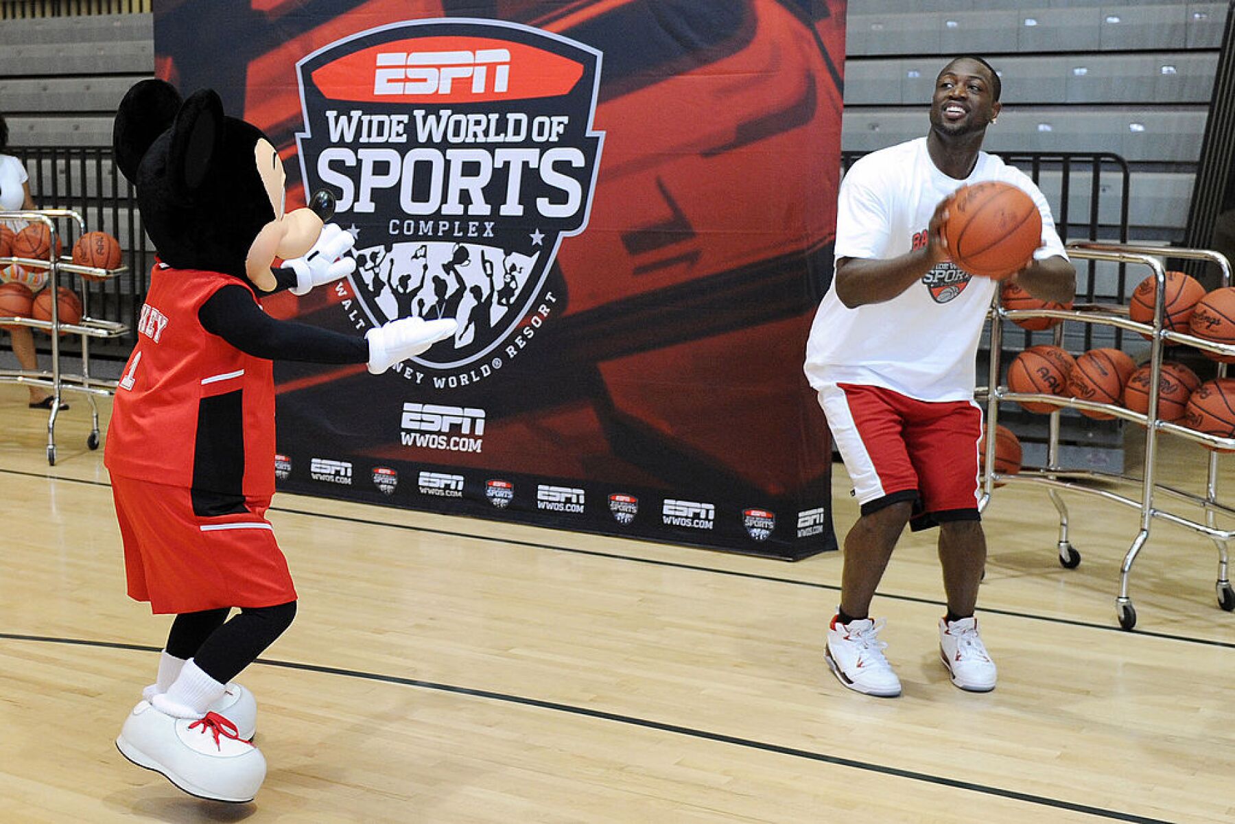 El futuro de NBA y la MLS está en manos de Mickey Mouse