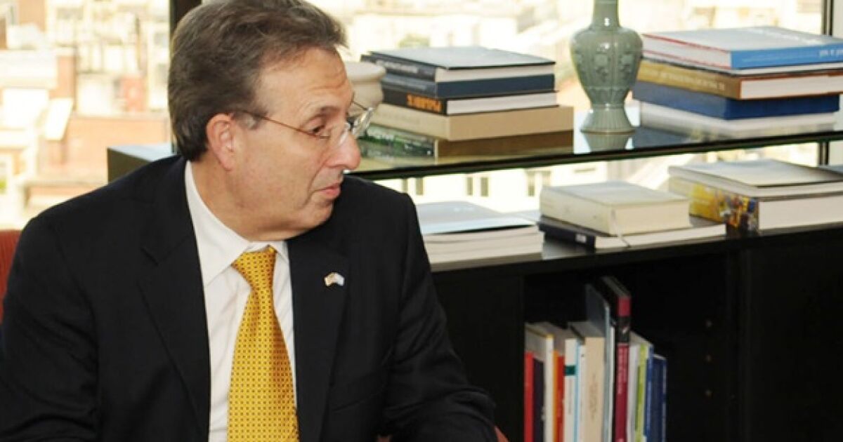 El nuevo embajador de EU, Anthony Wayne, presenta credenciales en México