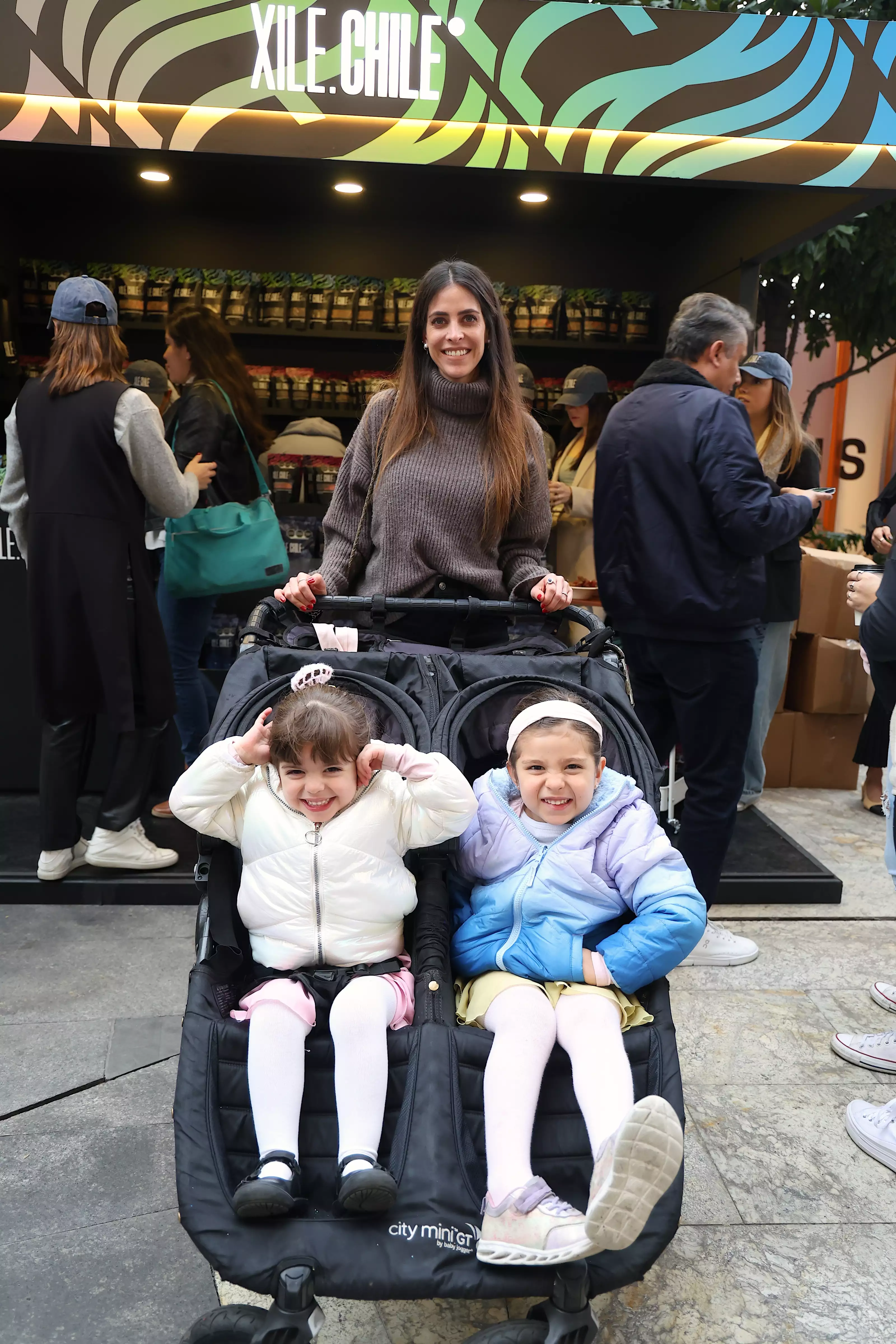 Eugenia Rodríguez y Vale Quintana en la Pop Up Store de Xile-Chile