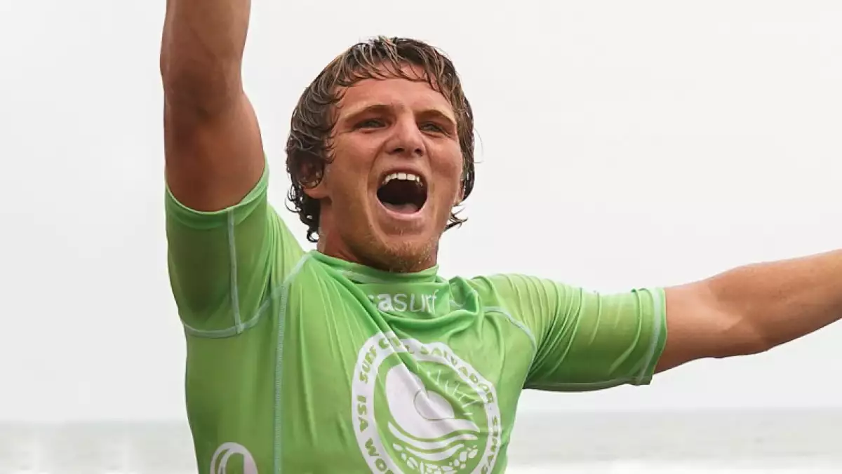 Biografía de Alan Cleland, el primer surfista mexicano en unos Juegos ...