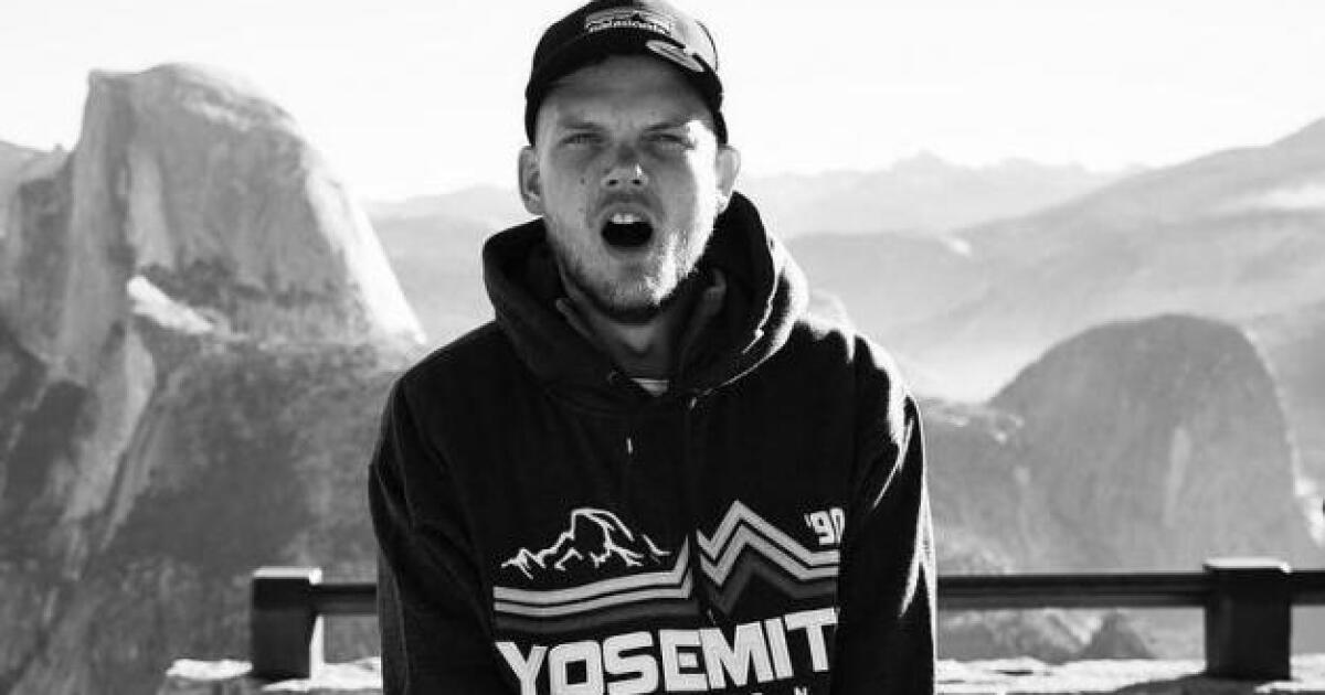 Famosos y fans rinden emotivo homenaje a Avicii