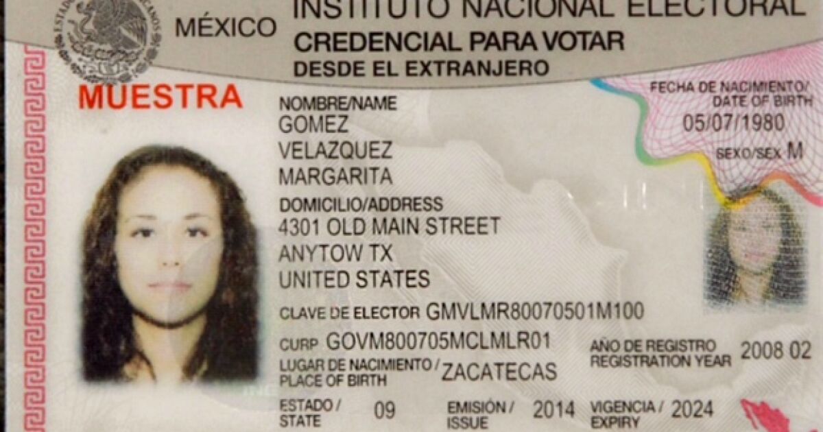 El INE presenta la credencial para votar en el extranjero