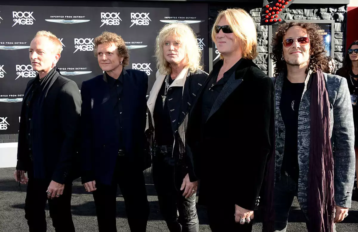 Hospitalizan a Joe Elliott, el vocalista de Def Leppard, en Colombia