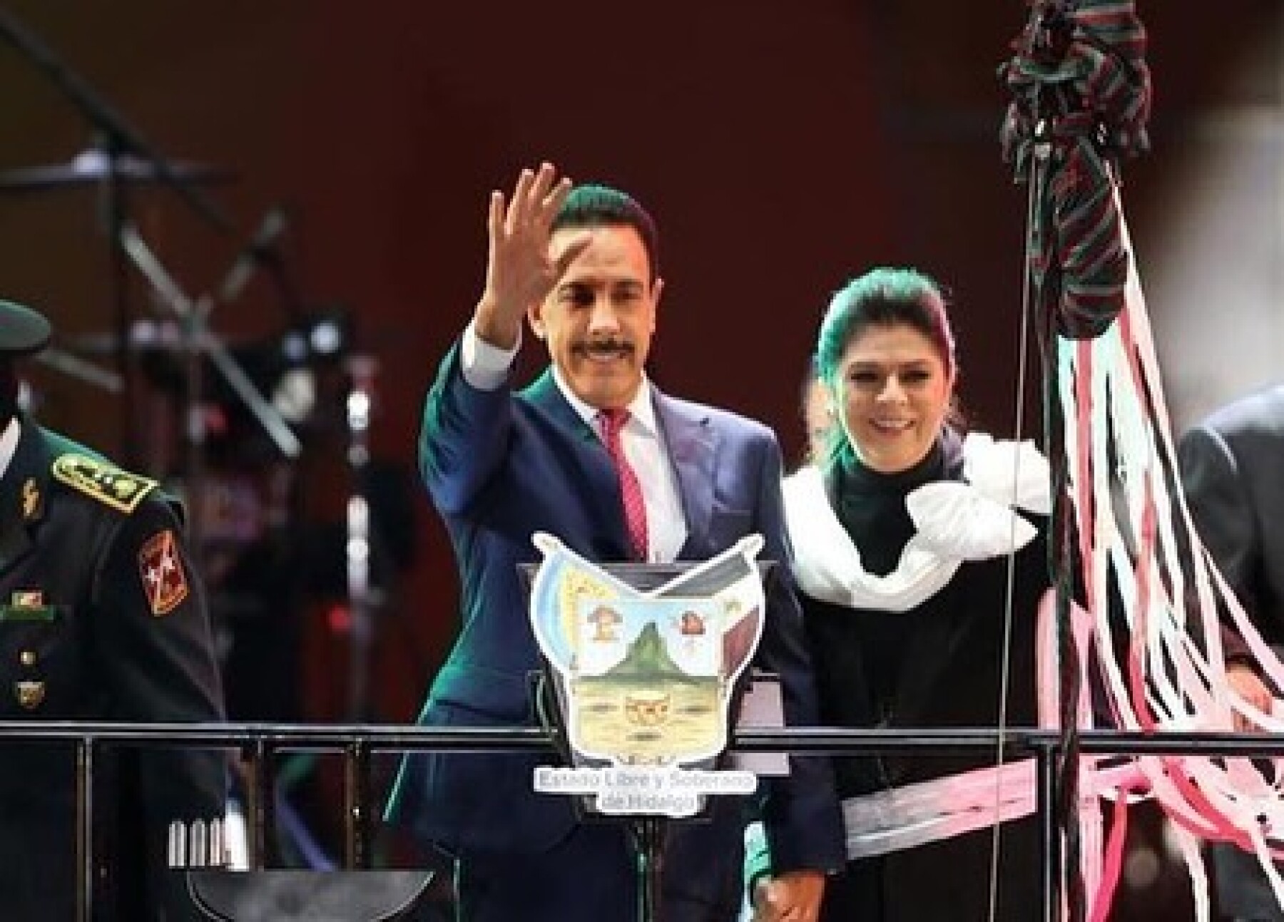 El elegante (y abrigador) atuendo de Victoria Ruffo para dar el Grito