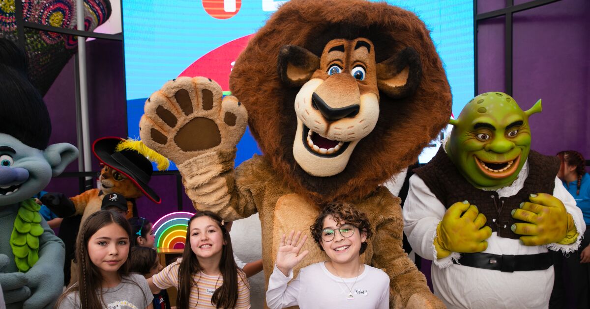 DreamWorks celebra su primer aniversario en México