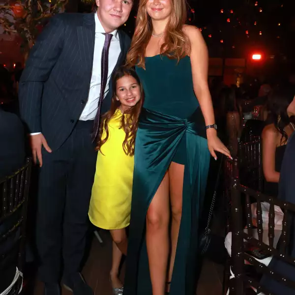 María Chedraui y Emilio Azcárraga en la graduación del Colegio del Bosque