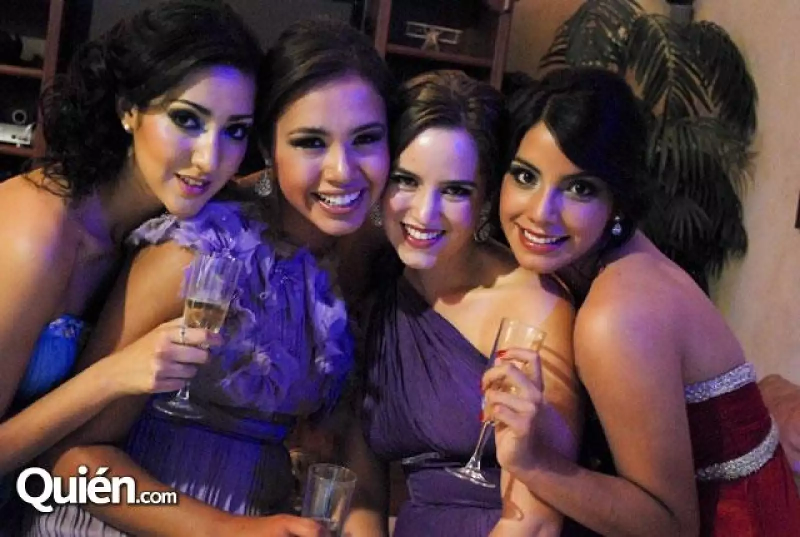 Festejo previo a su graduación de alumnos del Miralores