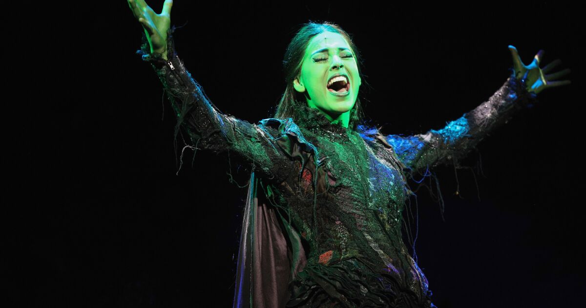 Danna Paola regresa como Elphaba en el doblaje en español de la ...