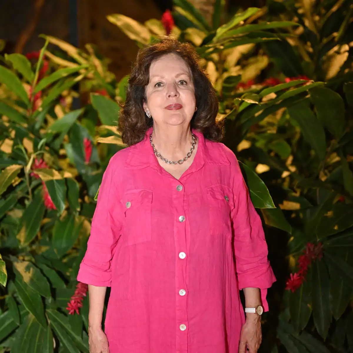 Esther Pliego de Salinas organiza un concierto entre flores