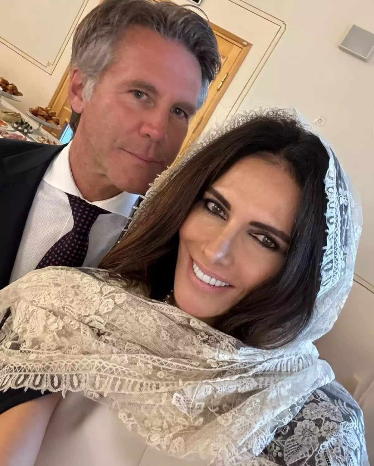 Adriana Abascal debuta en la alta realeza europea junto a Manuel Filiberto