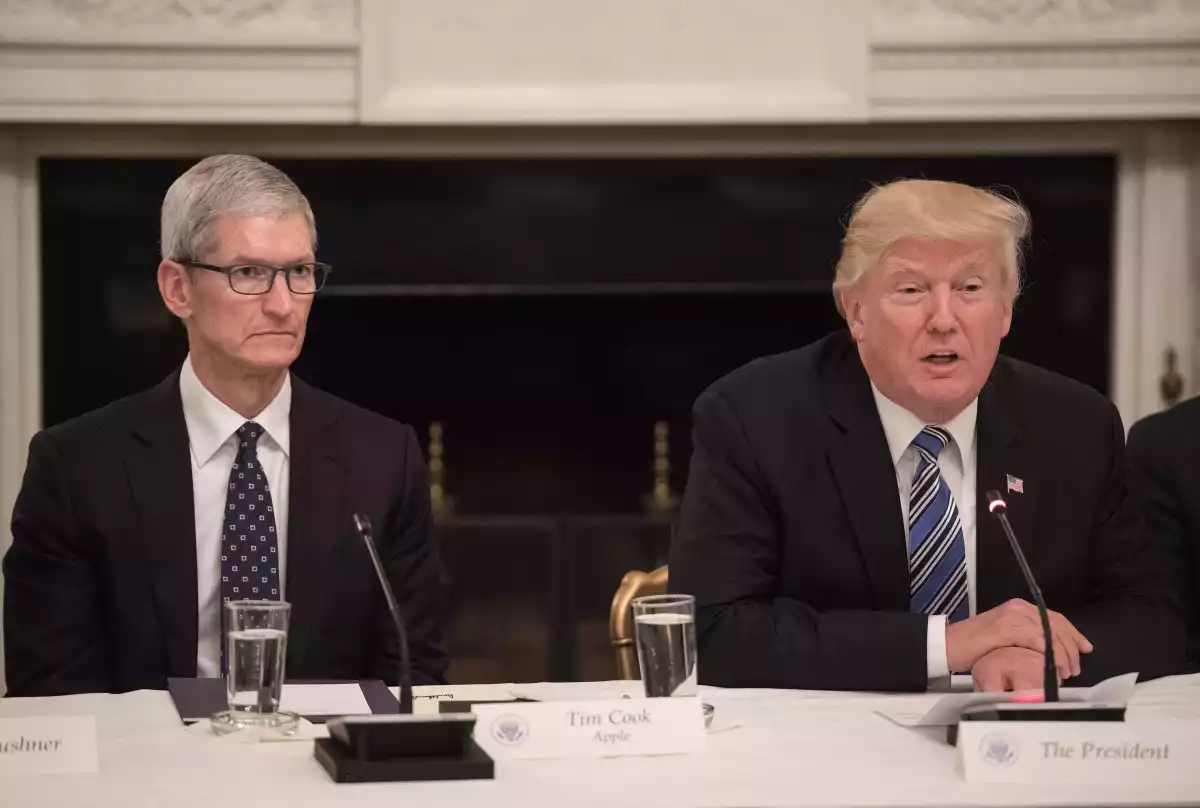 Lo que revela la cara de Tim Cook en la reunión con Trump