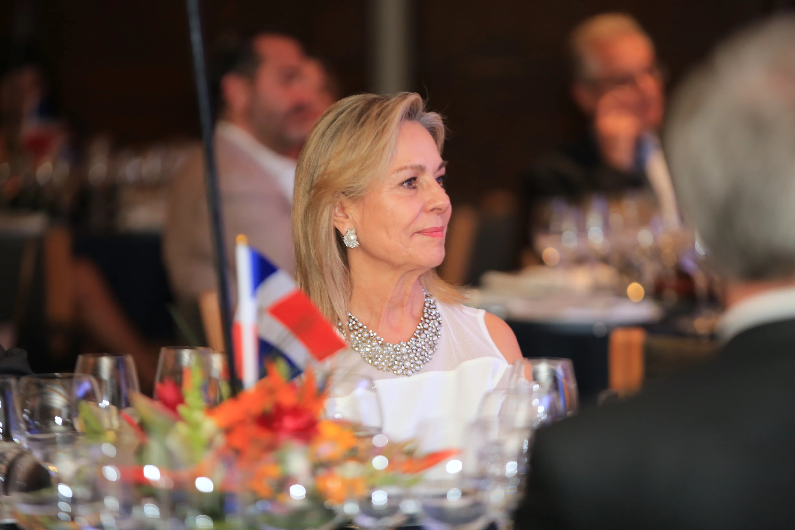 María Isabel Castillo Báez y Susana Palazuelos en una cena dominicana